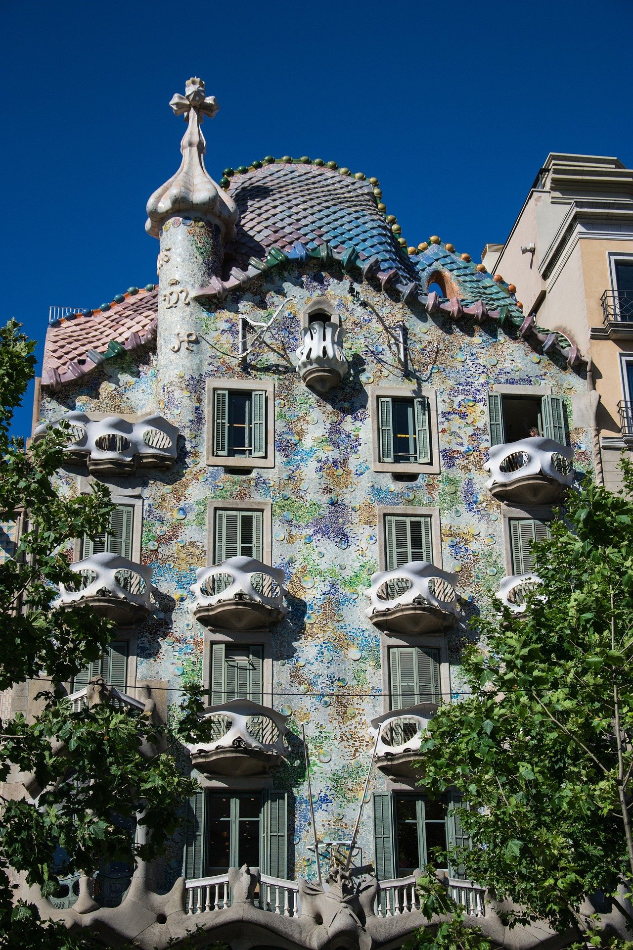 Fall in Love with Gaudí’s Masterpieces - 21 Escapes: Exclusive Travel ...